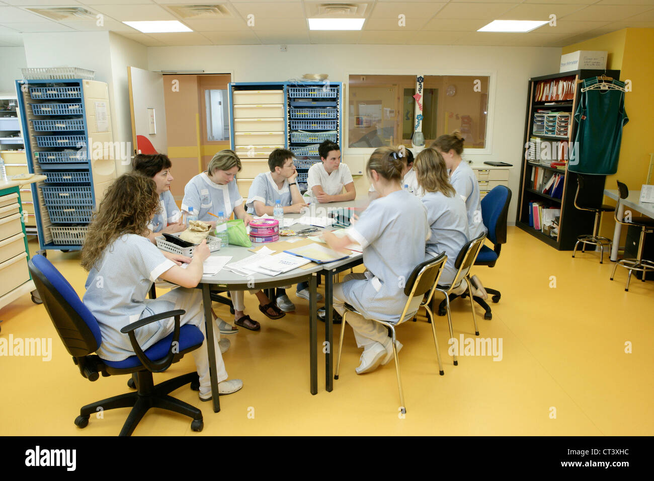 Hospital nursing meeting hi-res stock photography and images - Alamy