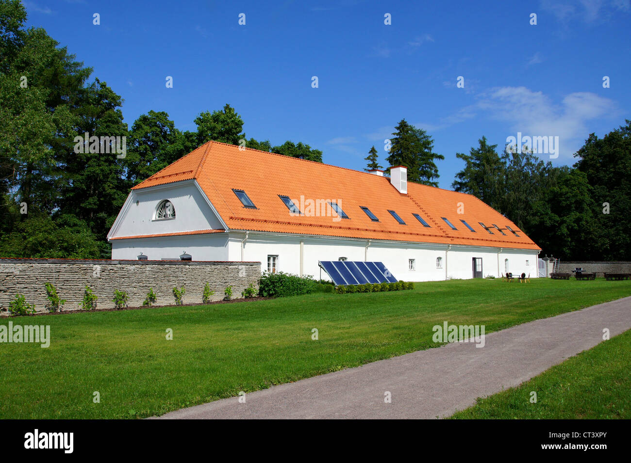 Long wall house hi-res stock photography and images - Alamy