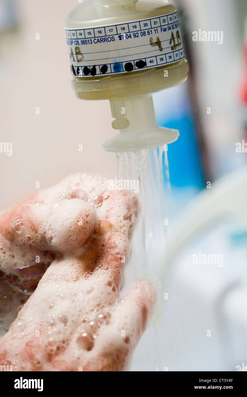 HAND WASHING IN HOSPITAL Stock Photo - Alamy