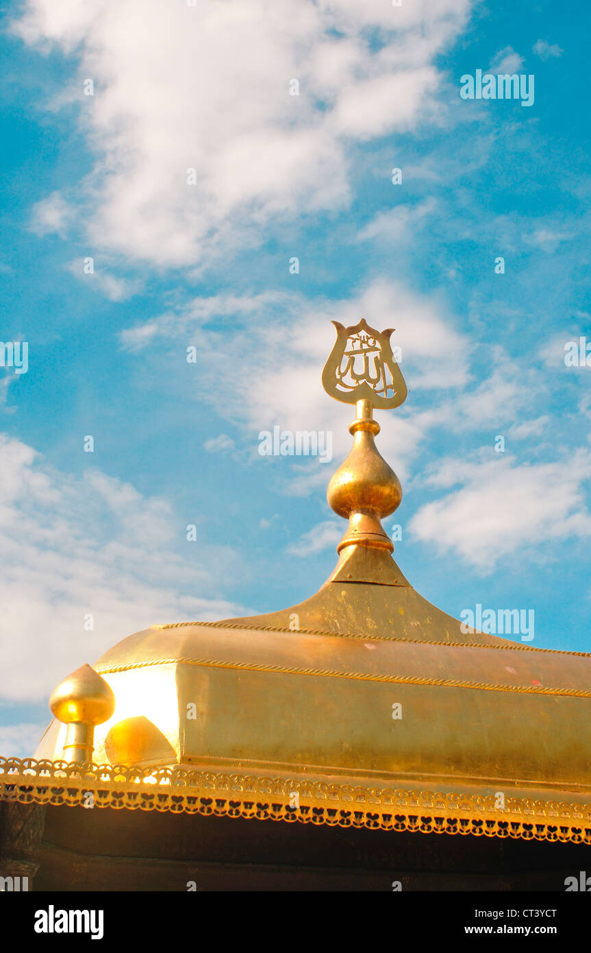 Palace roof hi-res stock photography and images - Alamy