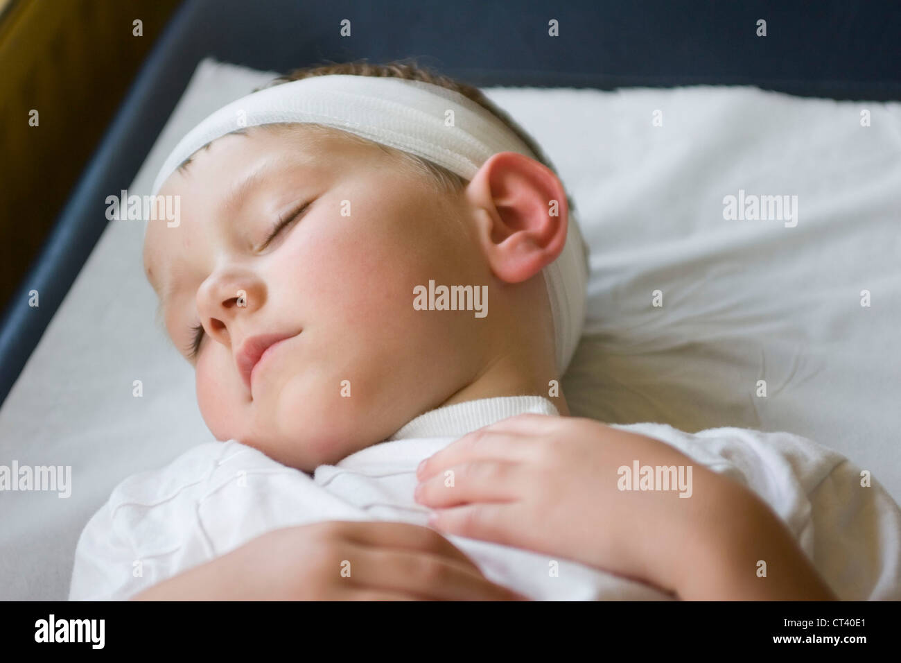 Hospital injuries child bandage hi-res stock photography and images - Alamy