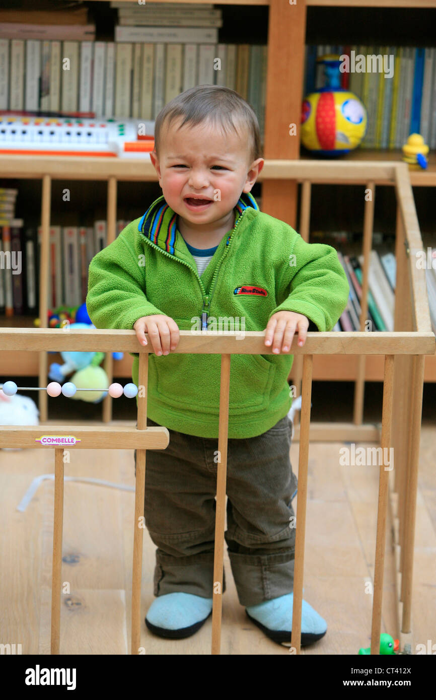 3-5 YEARS OLD CHILD CRYING Stock Photo - Alamy