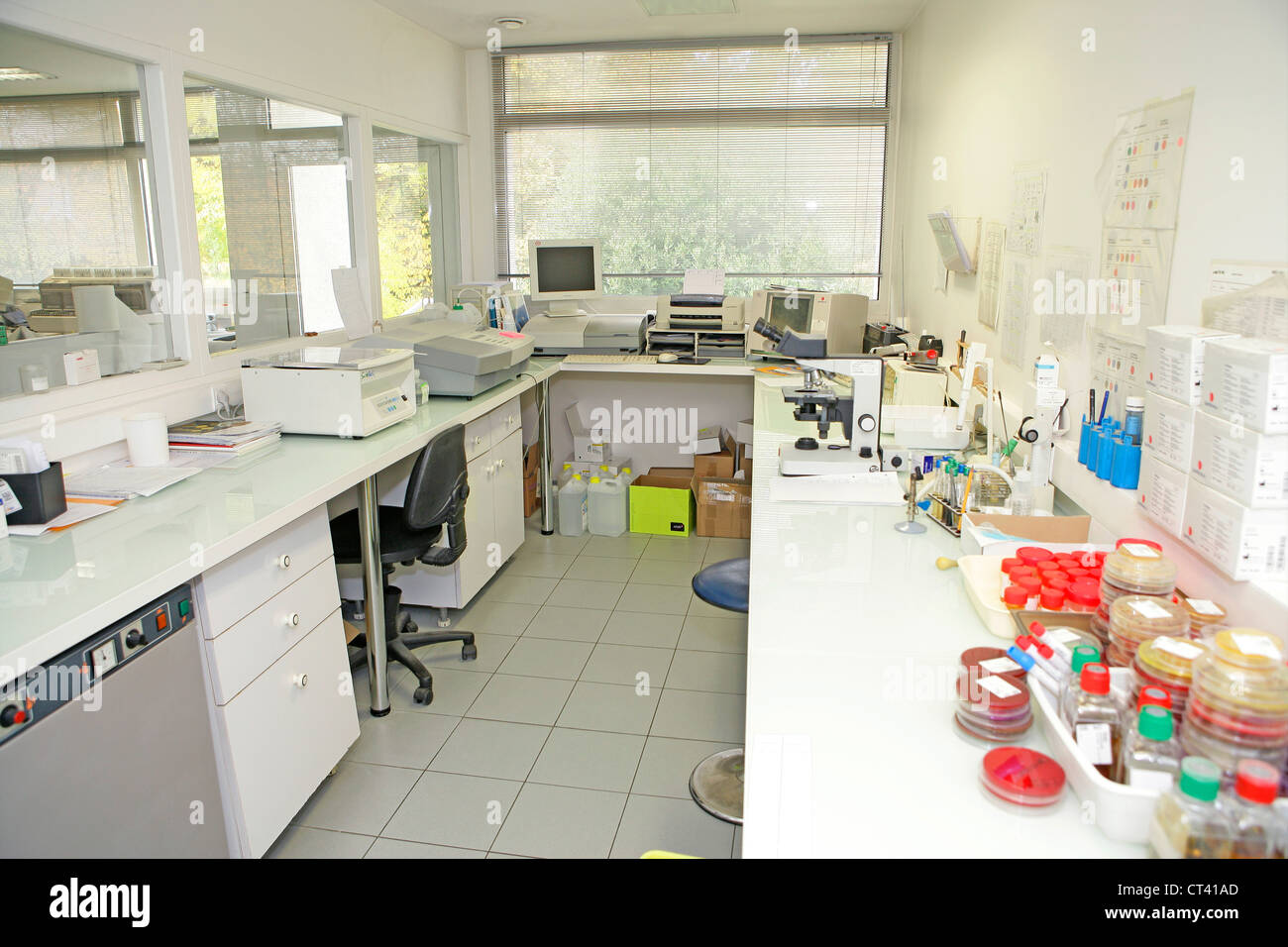 Empty laboratory hi-res stock photography and images - Alamy