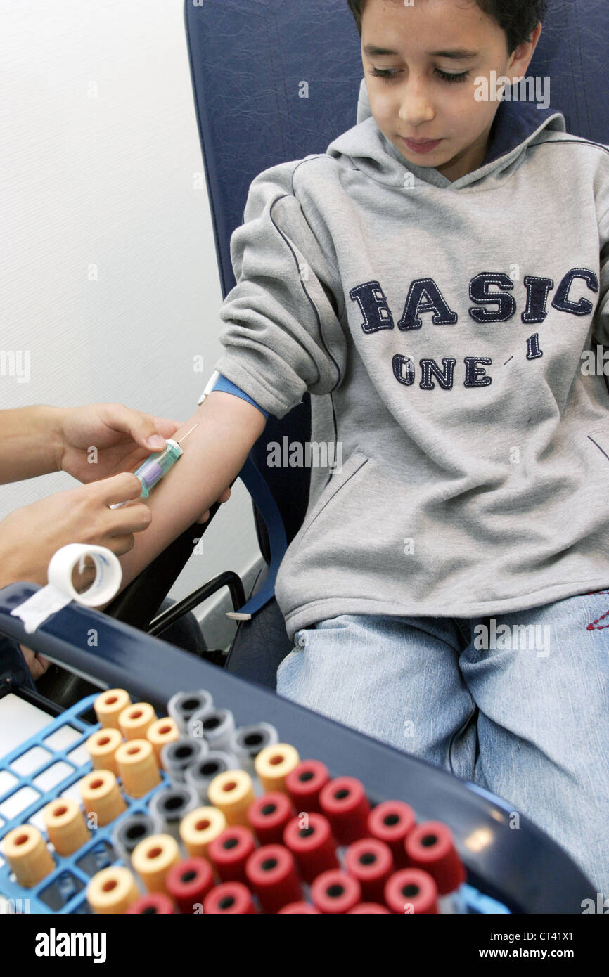 Taking blood sample teen hi-res stock photography and images - Alamy