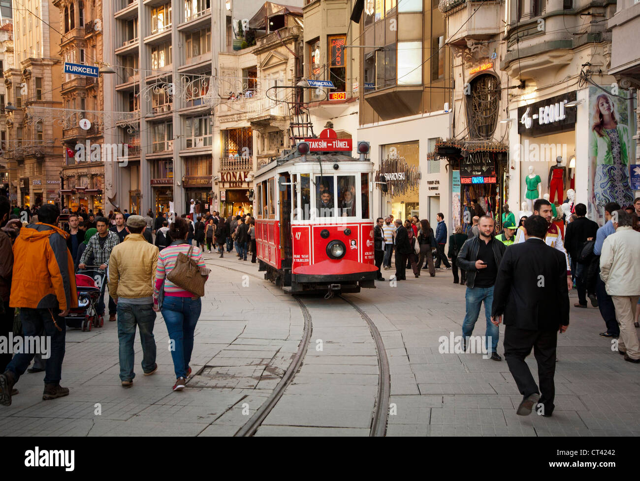Red istanbul hi-res stock photography and images - Alamy