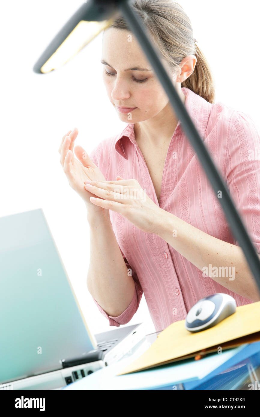 WOMAN WITH PAINFUL HAND Stock Photo - Alamy