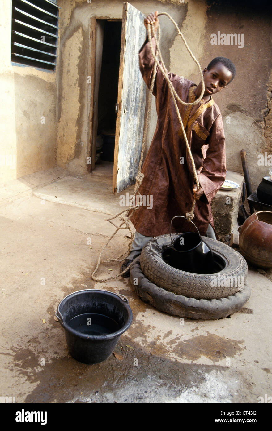 Bucket water africa hi-res stock photography and images - Alamy