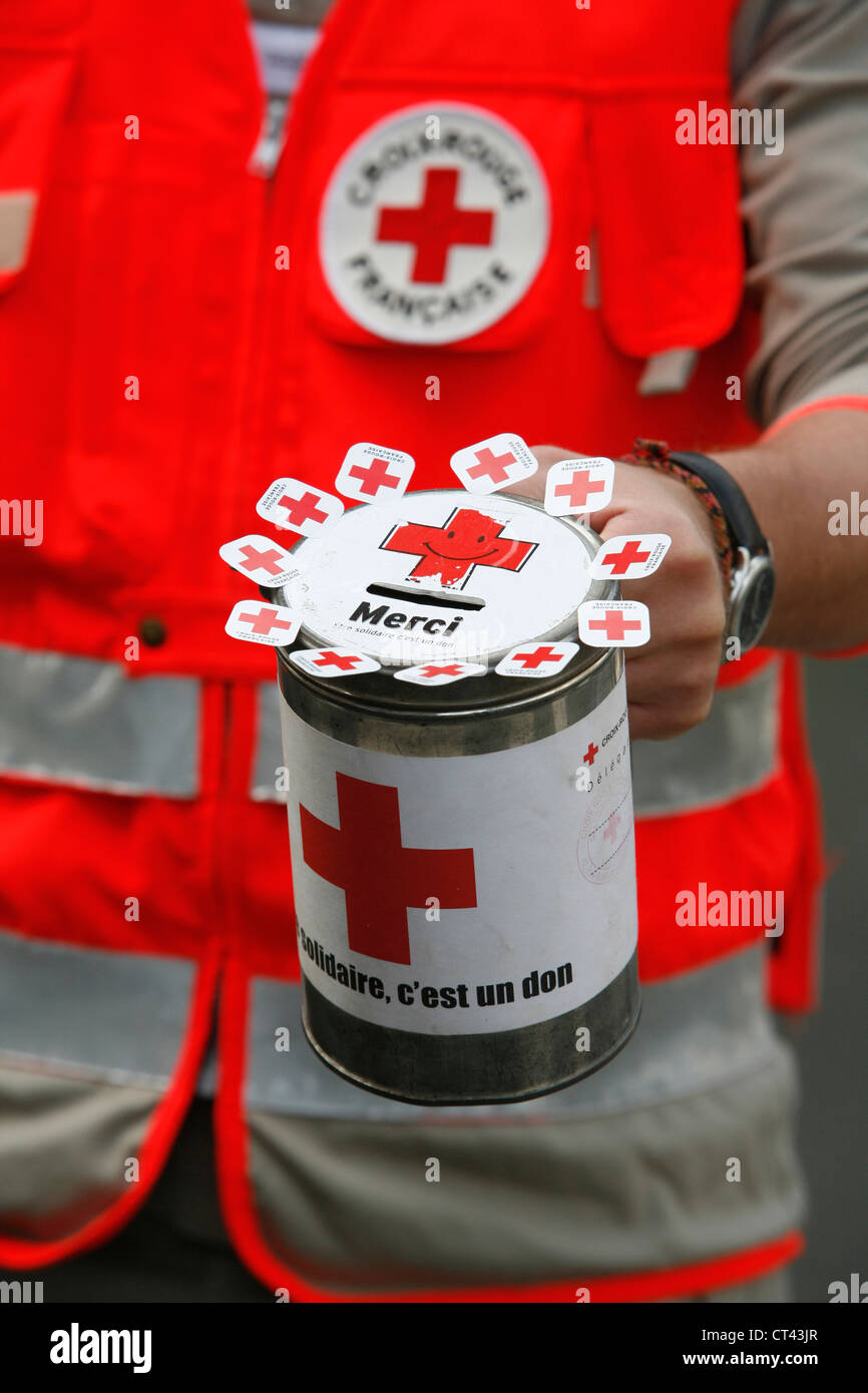 Red cross actions hi-res stock photography and images - Alamy