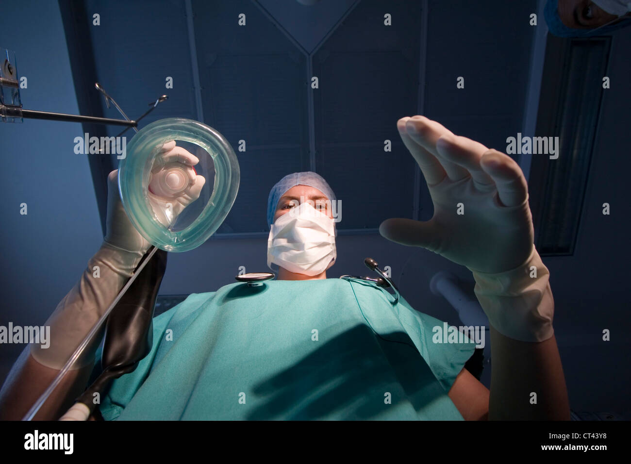 Anaesthetists with anaesthetic mask hi-res stock photography and images ...