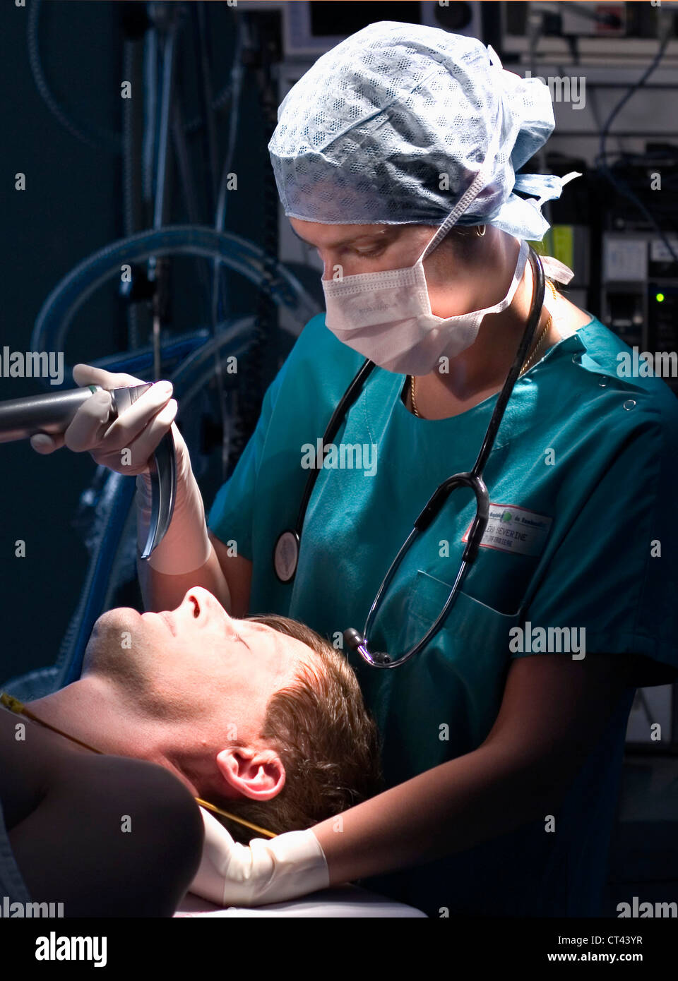 Intubation patient prone hi-res stock photography and images - Alamy