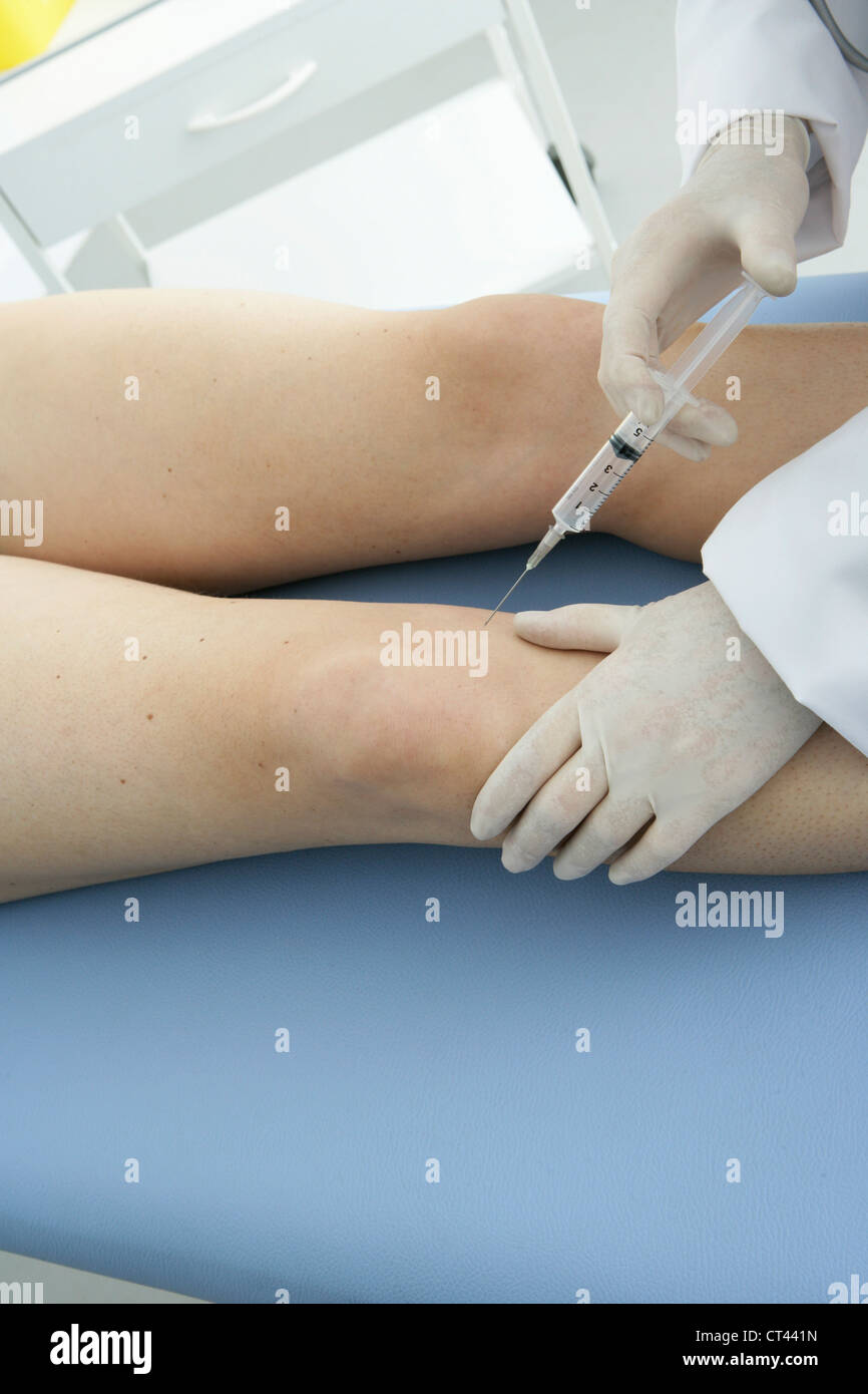Knee injection hi-res stock photography and images - Alamy