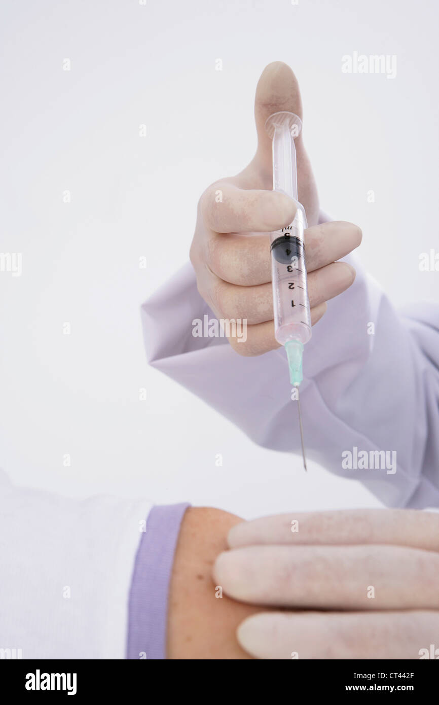 Shoulder pain injection hi-res stock photography and images - Alamy