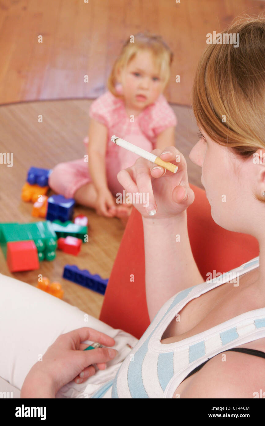 15 Year Old Daughter Smoking Stock Photos & 15 Year Old Daughter ...