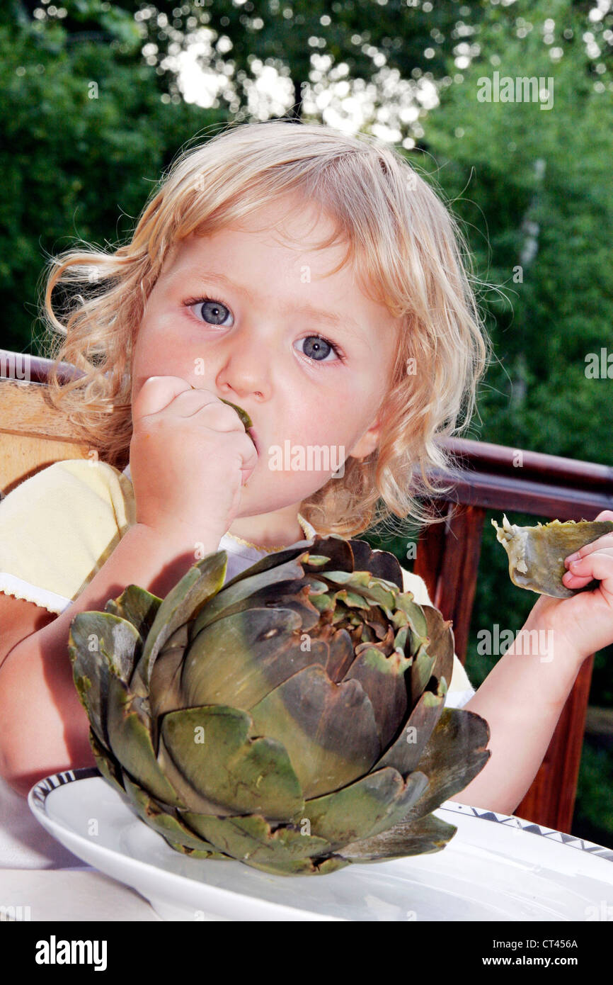 CHILD EATING VEGETABLE Stock Photo - Alamy