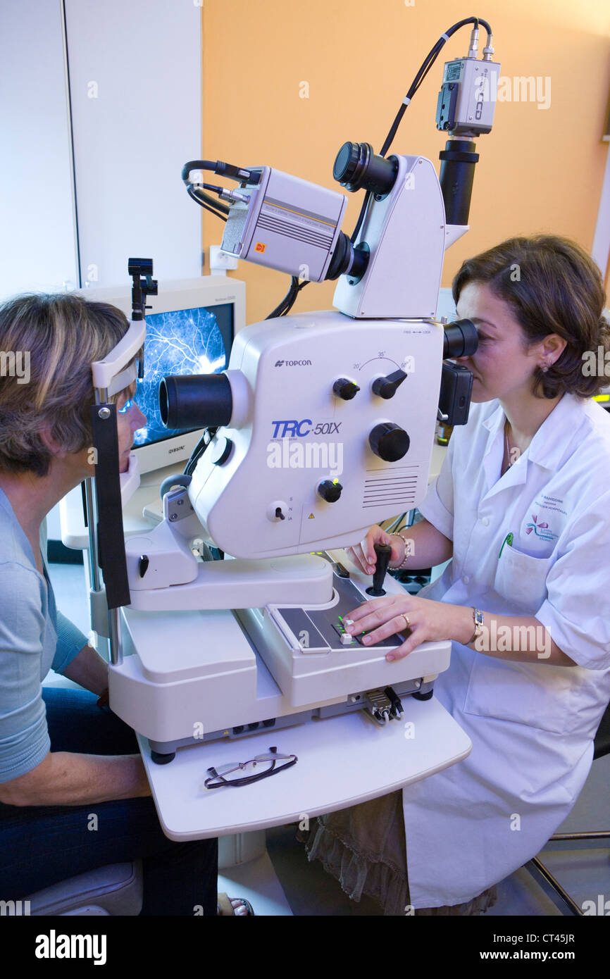 FLUORESCEIN ANGIOGRAM OF EYE Stock Photo - Alamy