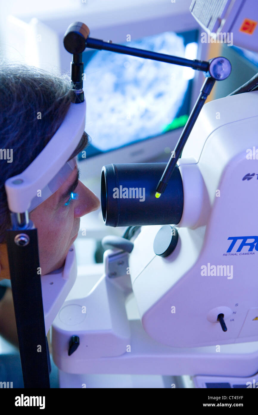 Fluorescein angiogram hi-res stock photography and images - Alamy