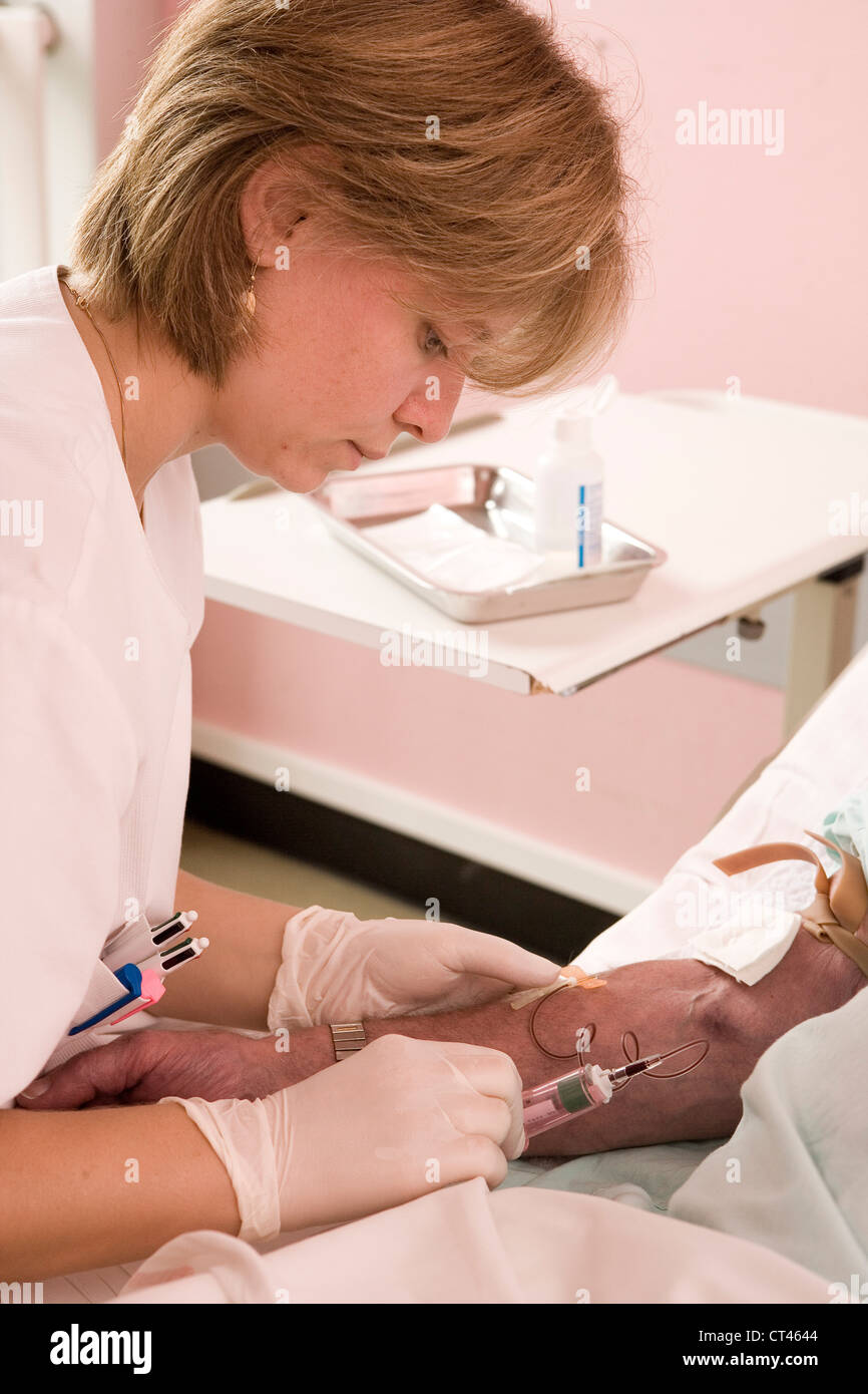 Senior blood draw hospital hi-res stock photography and images - Alamy