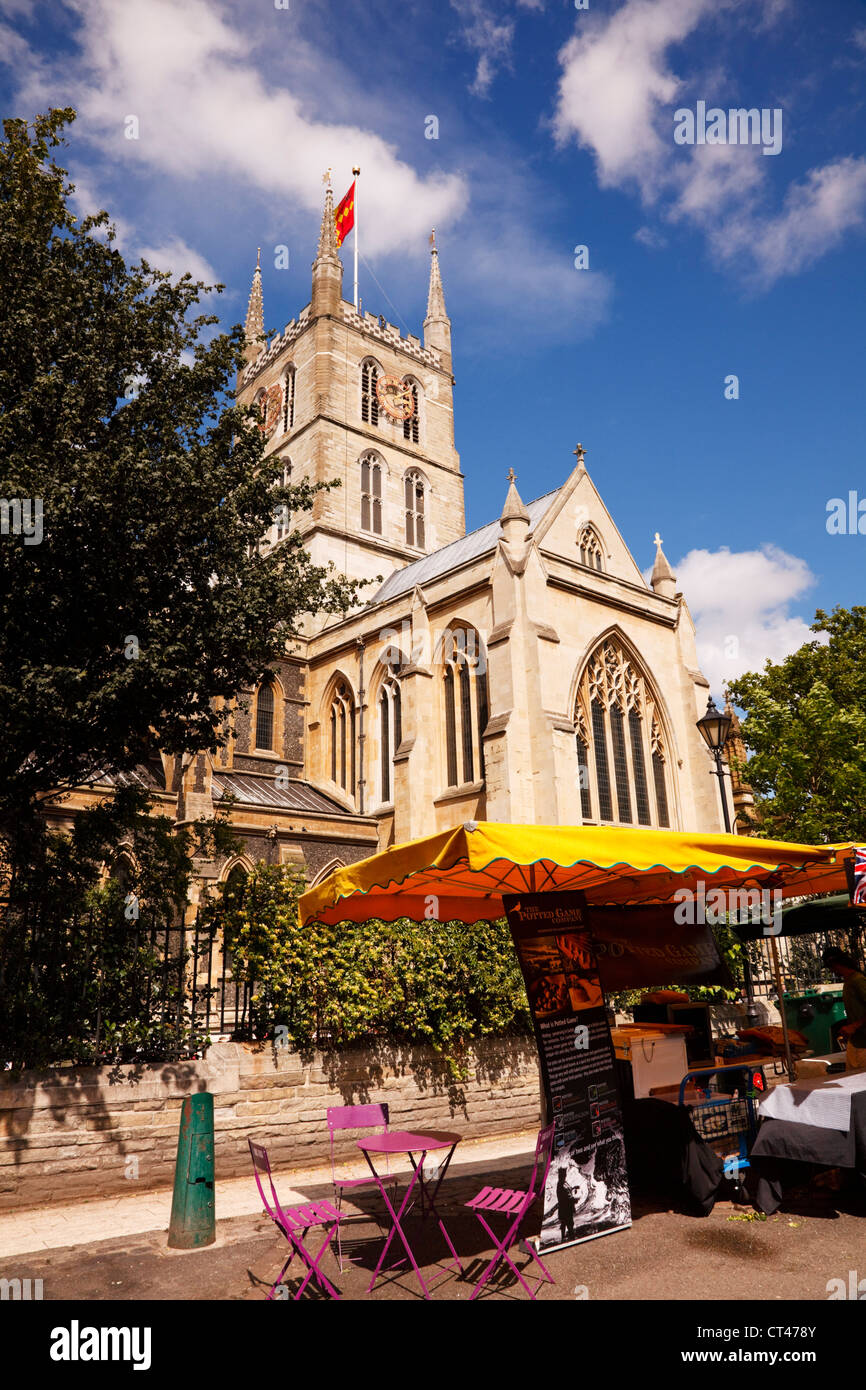 Borough market stall outside Southwark Cathedral, Southbank, London ...