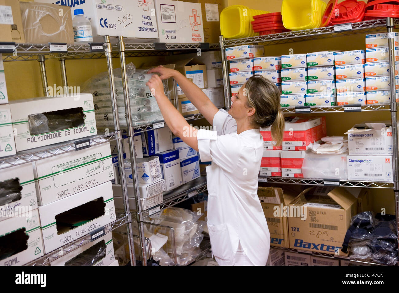 Medicines inventory hi-res stock photography and images - Alamy