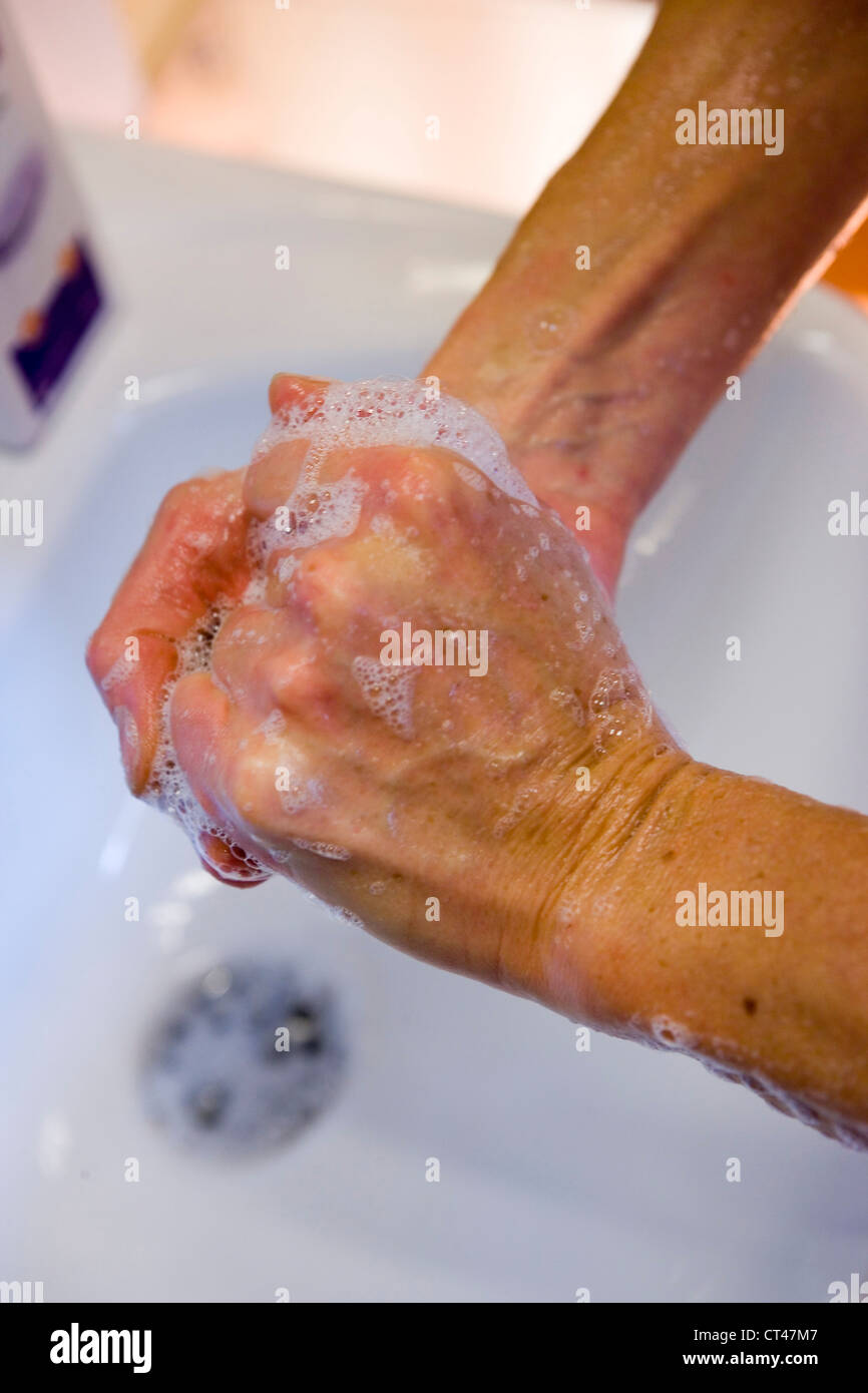 HAND WASHING IN HOSPITAL Stock Photo - Alamy