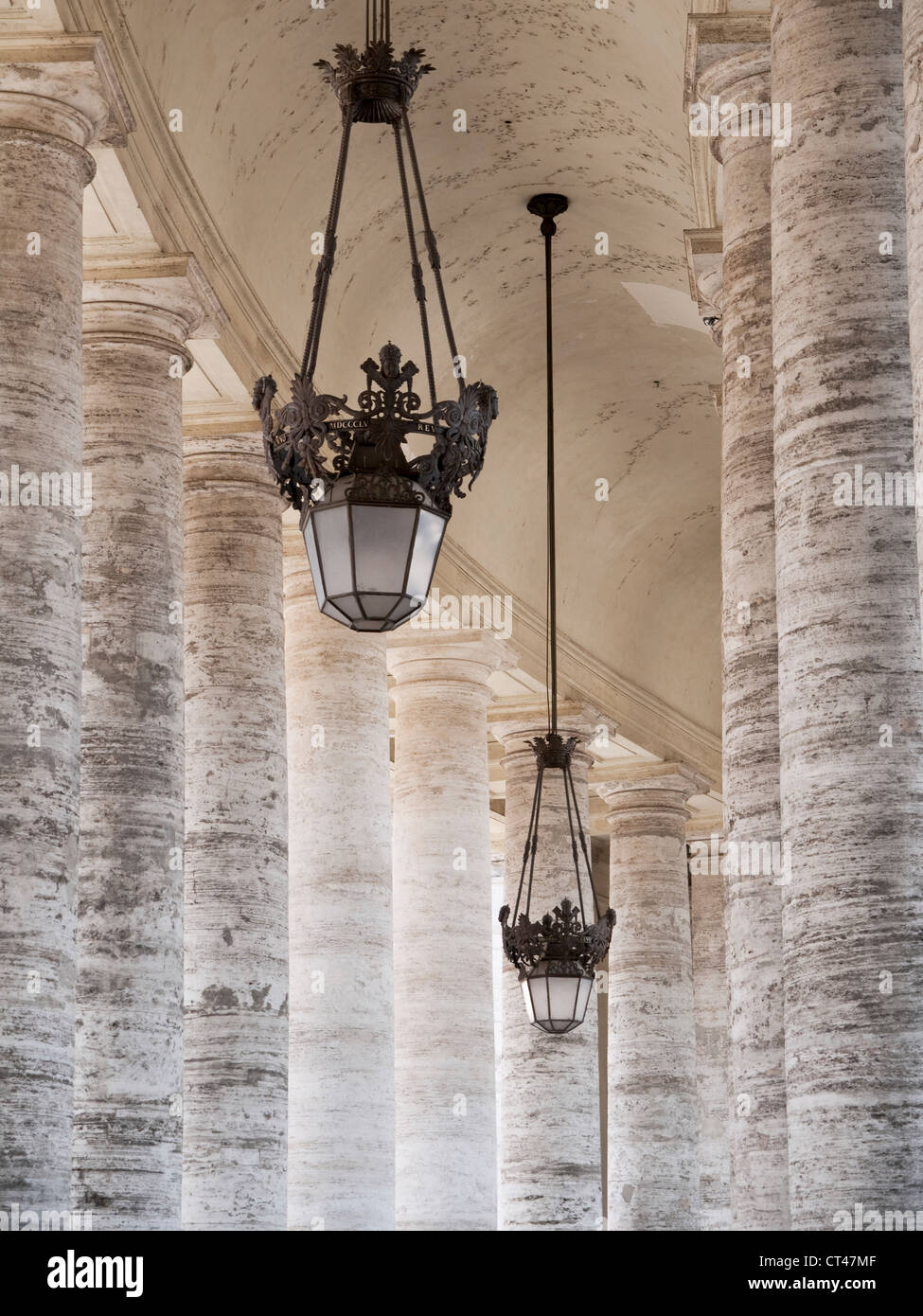 Classical colonnades, St Peter's Square, Rome Stock Photo - Alamy