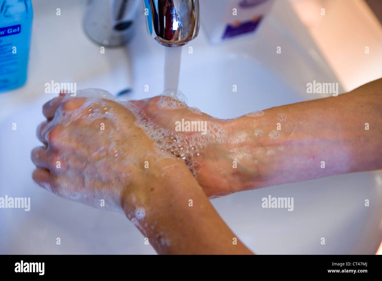 HAND WASHING IN HOSPITAL Stock Photo - Alamy