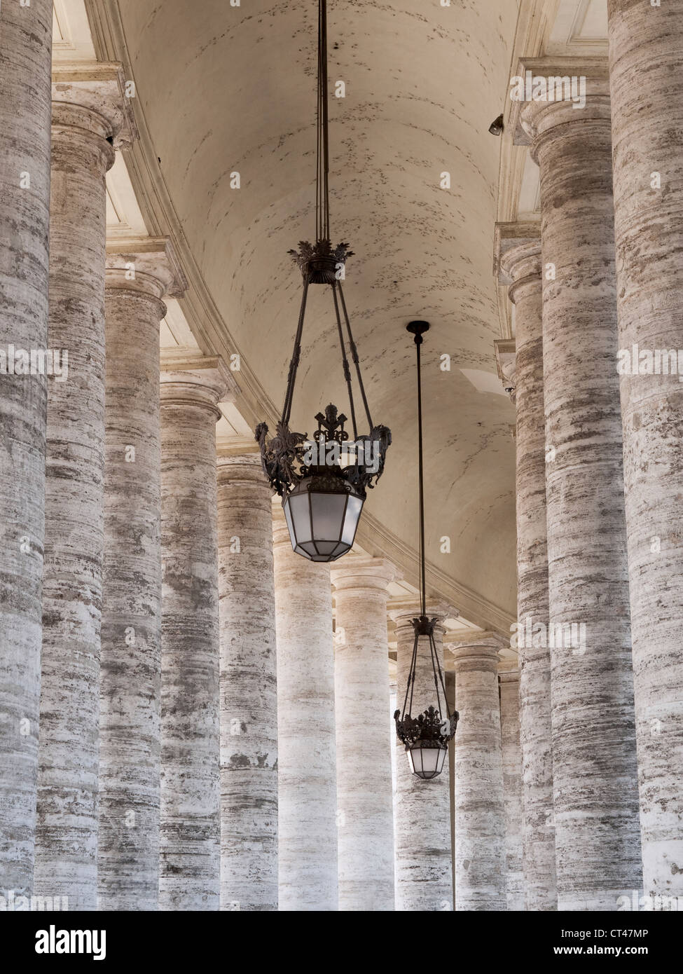 Classical colonnades, St Peter's Square, Rome Stock Photo - Alamy