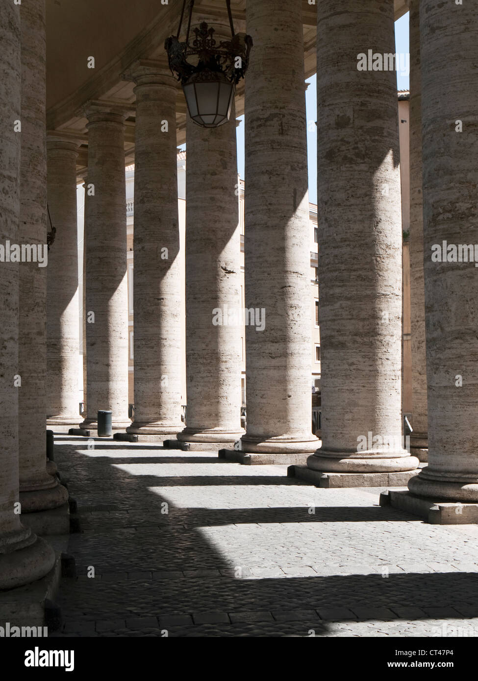 Classical colonnades, St Peter's Square, Rome Stock Photo - Alamy