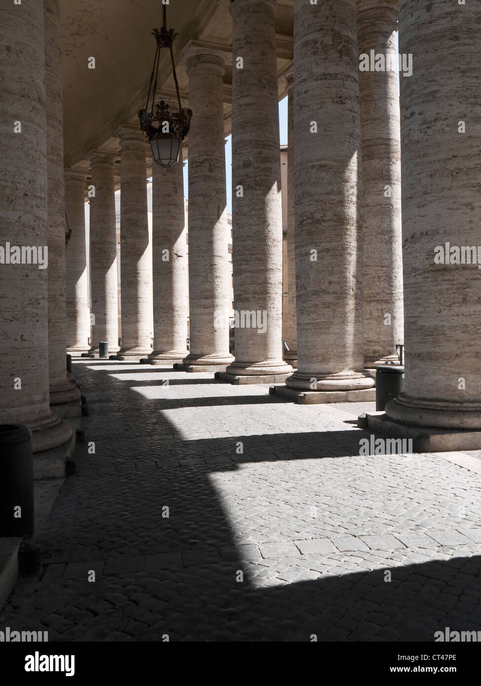 Classical colonnades, St Peter's Square, Rome Stock Photo - Alamy
