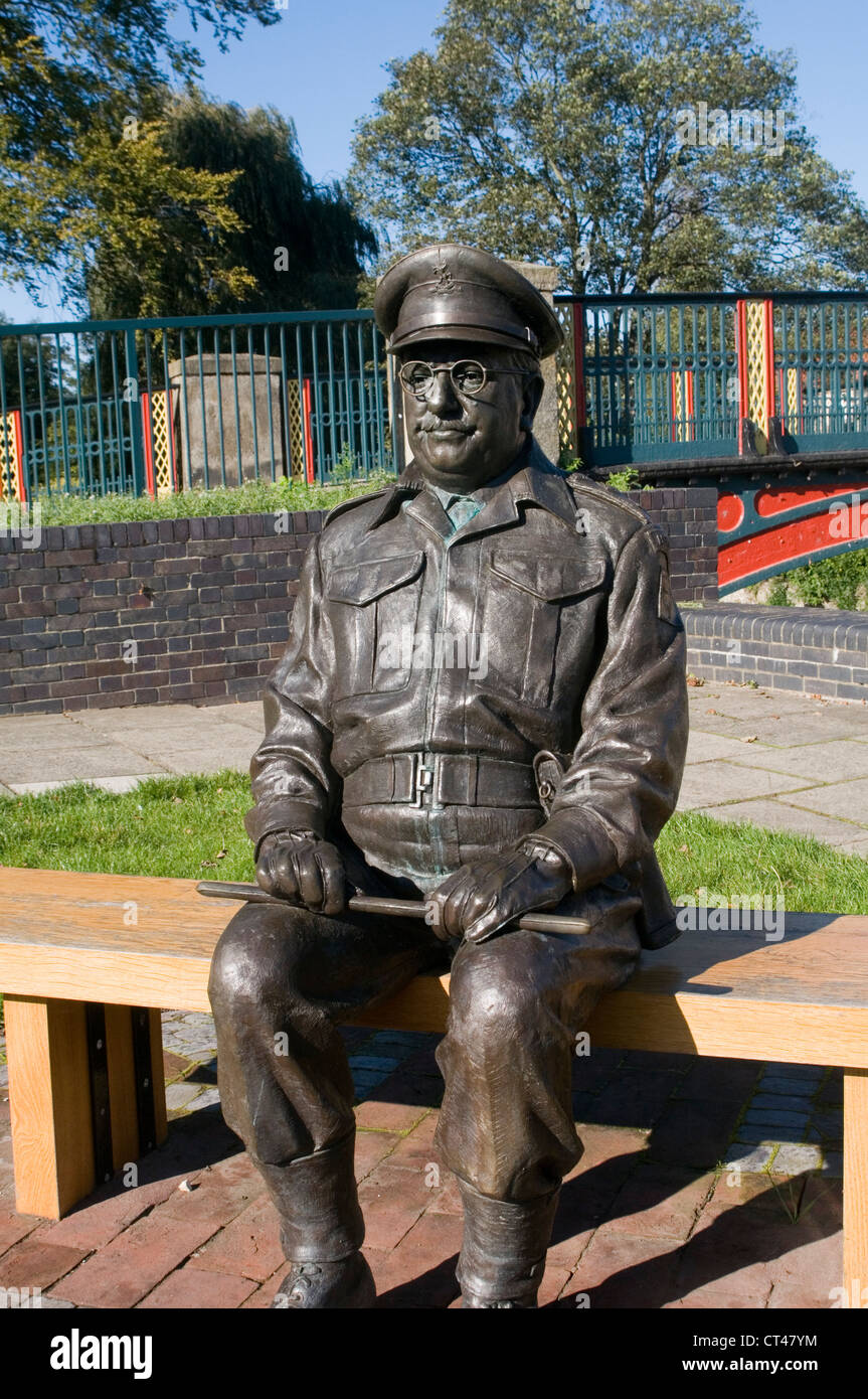 statue of captin mannering (Mainwaring) in thetford norfolk uk tv ...