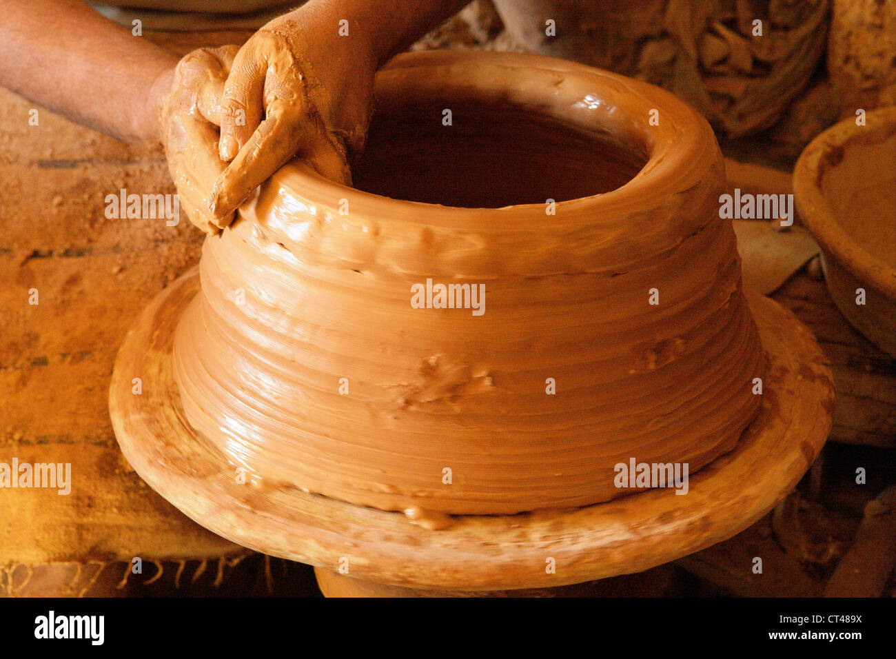 Pottery scale hi-res stock photography and images - Alamy