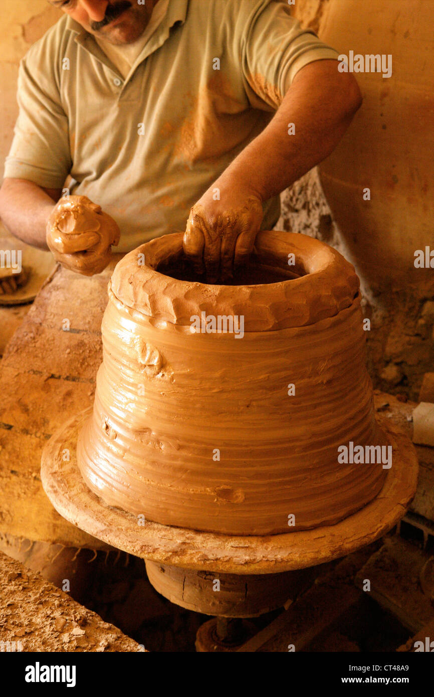 Pottery scale hi-res stock photography and images - Alamy