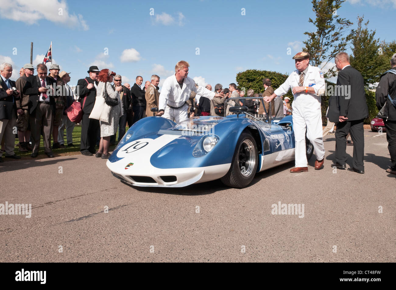 Classic racing cars being pushed to the starting grid, Goodwood Revival ...