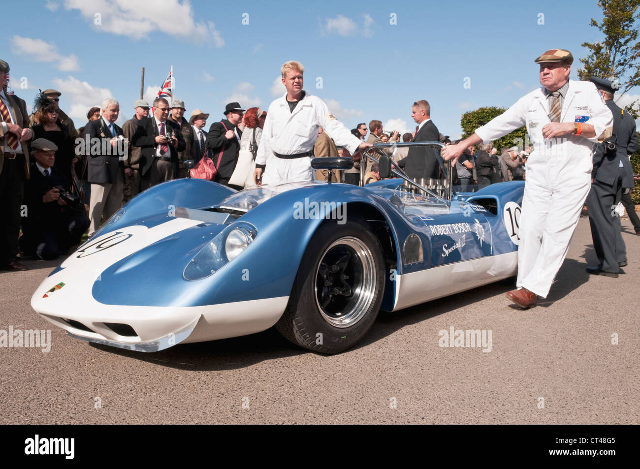 Classic racing cars being pushed to the starting grid, Goodwood Revival ...