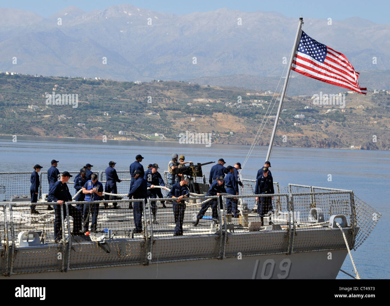 Sailors prepare the guided missile destroyer USS Jason Dunham (DDG 109 ...
