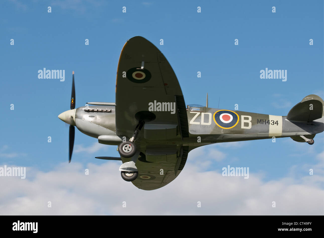 Spitfire goodwood hi-res stock photography and images - Alamy