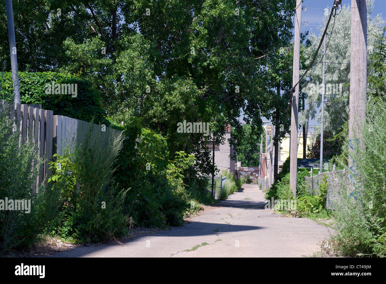 Back alleyways hi-res stock photography and images - Alamy