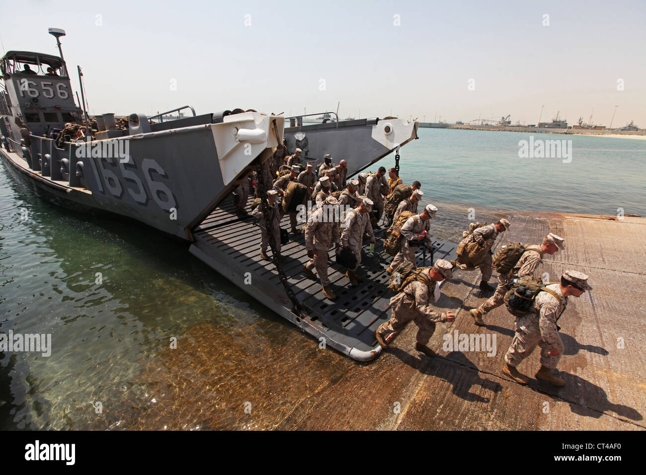 Kuwait naval base hi-res stock photography and images - Alamy