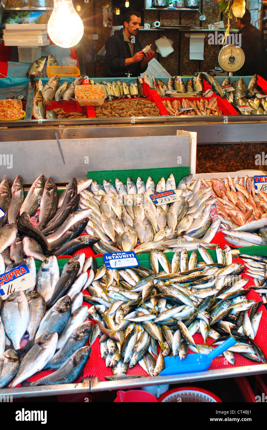 Fish stand hi-res stock photography and images - Alamy