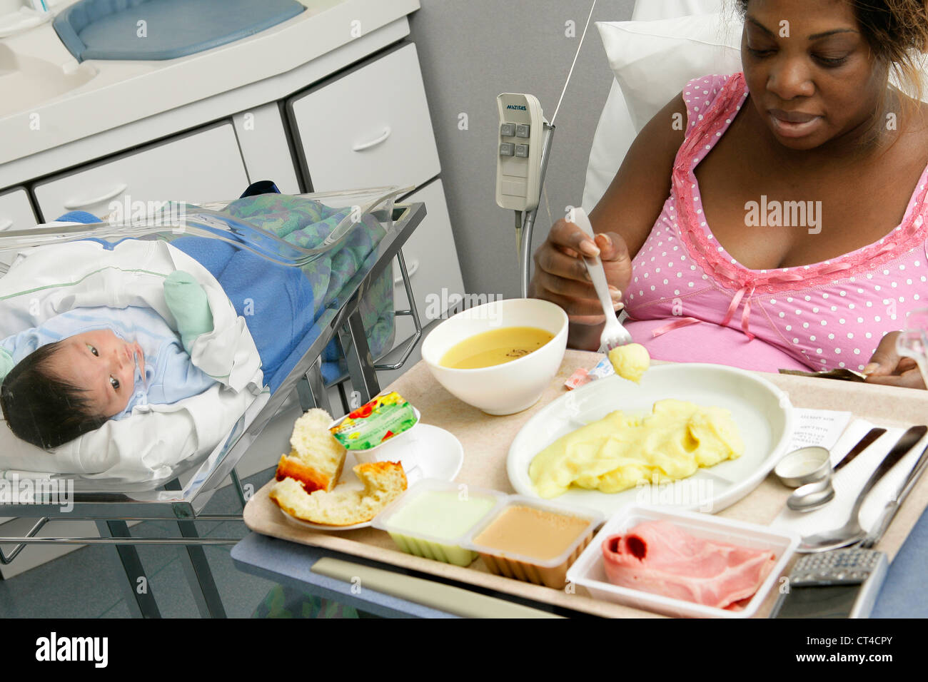 Maternity ward african mom baby hi-res stock photography and images - Alamy