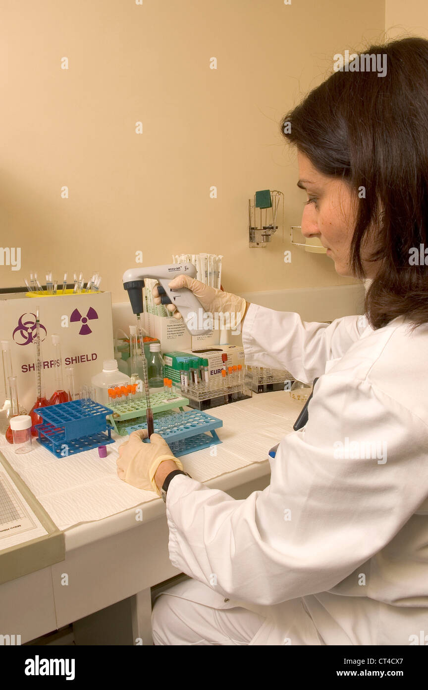 Laboratory women 30 hi-res stock photography and images - Alamy