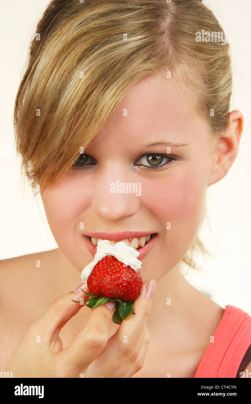 WOMAN EATING FRUIT Stock Photo - Alamy WOMAN EATING FRUIT Stock Photo - Alamy