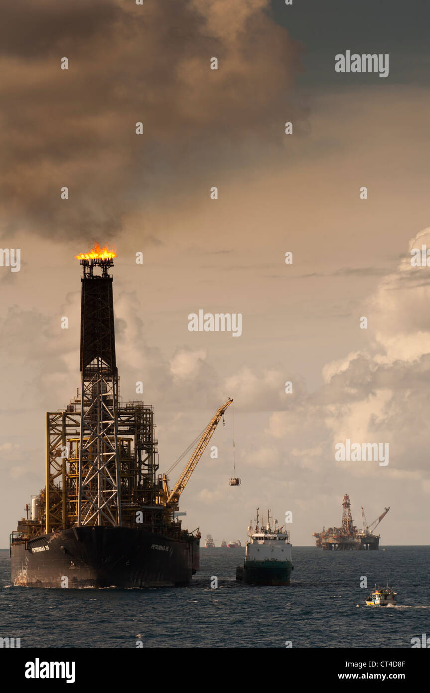 Oil rig FPSO P35 from Petrobras brazilian oil company with tanker ...