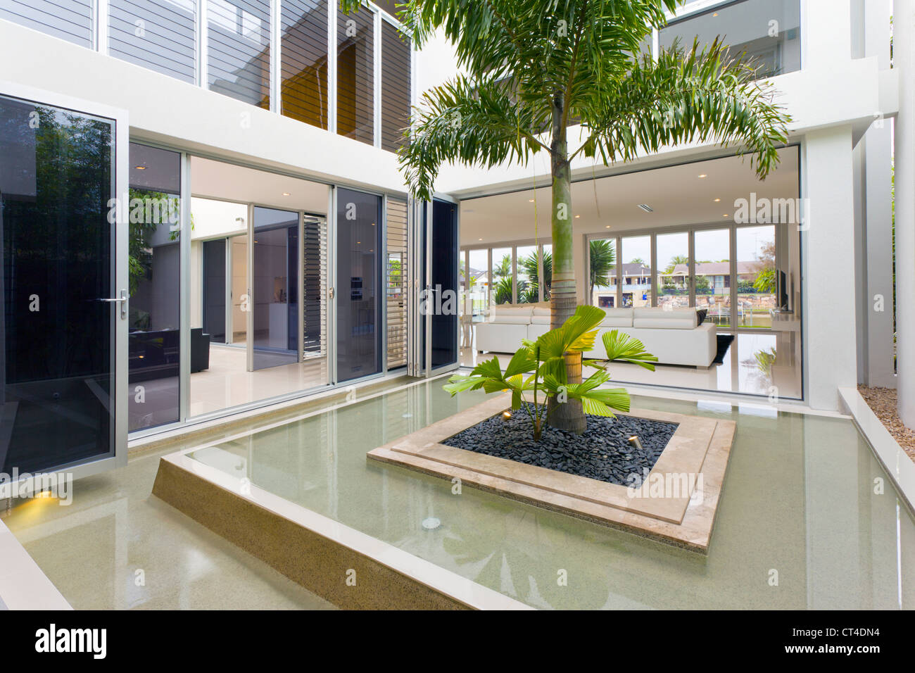 Exterior view luxury villa inside hi-res stock photography and images ...