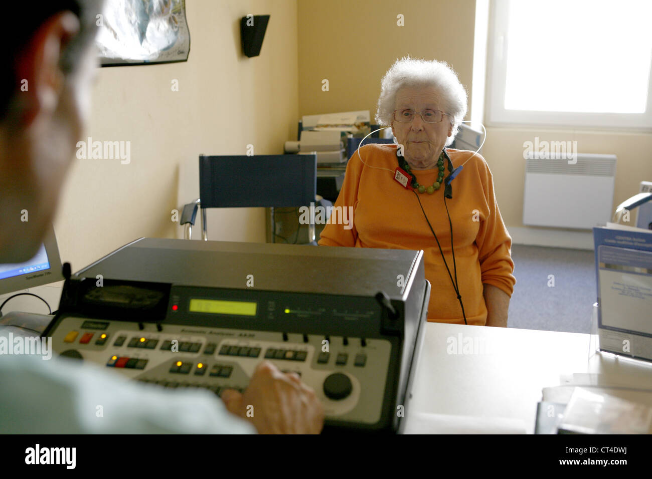 AUDIOMETRY, ELDERLY PERSON Stock Photo - Alamy
