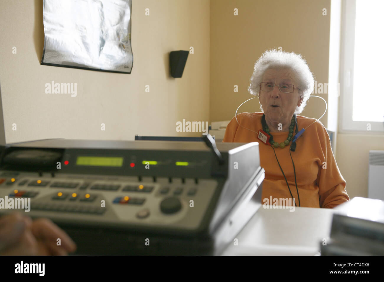 AUDIOMETRY, ELDERLY PERSON Stock Photo - Alamy