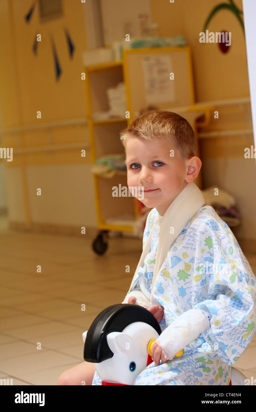 CHILD FRACTURE, HOSPITAL Stock Photo - Alamy