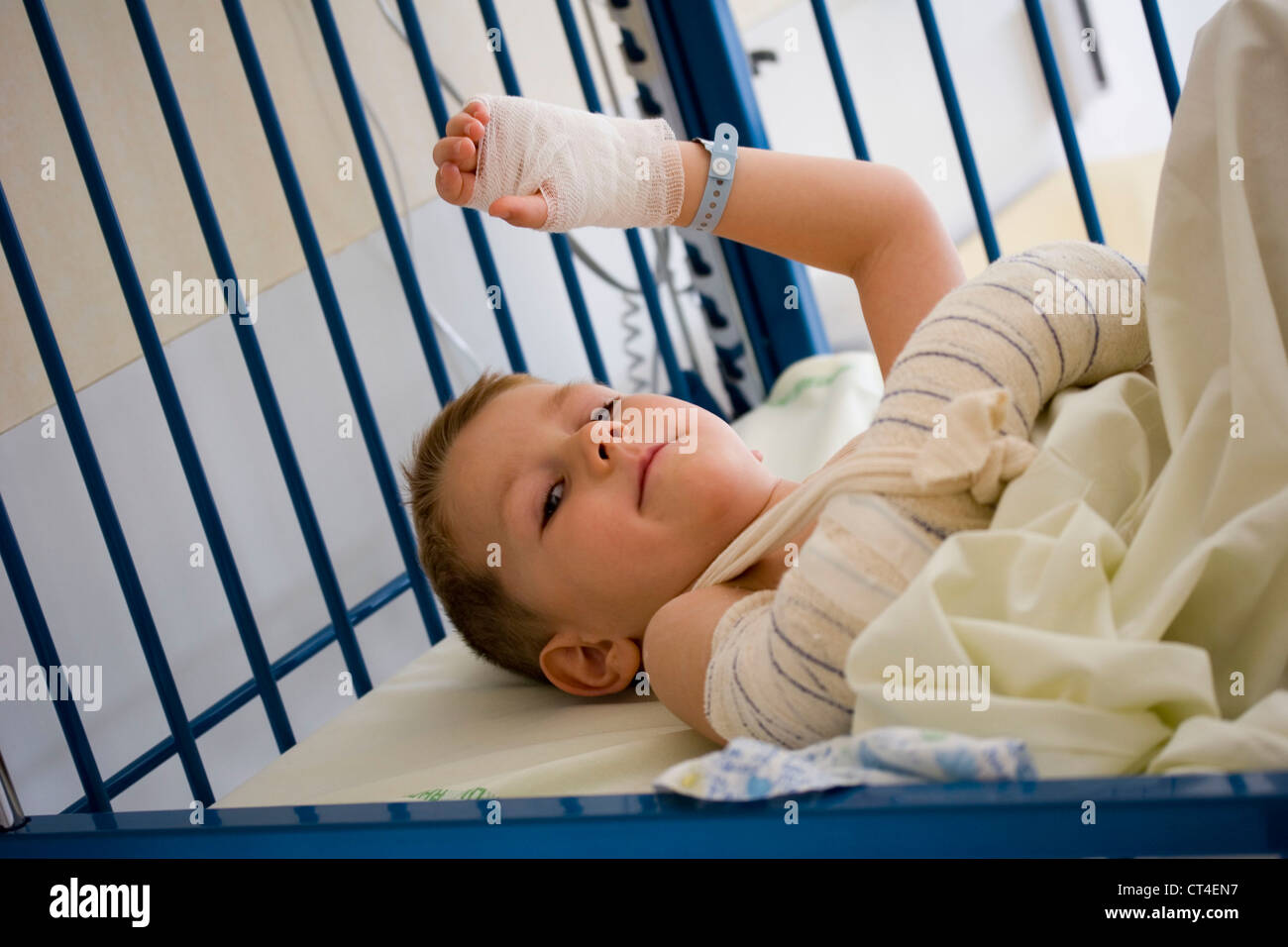 CHILD FRACTURE, HOSPITAL Stock Photo - Alamy