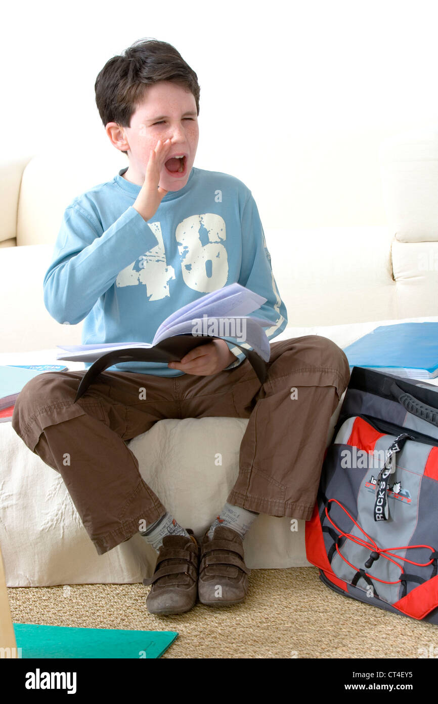 Child male cry alone hi-res stock photography and images - Alamy