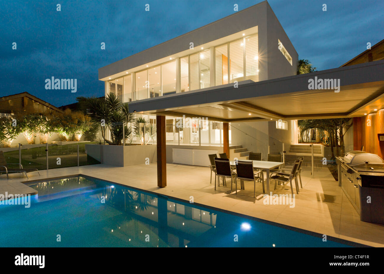 Modern backyard with swimming pool in Australian mansion Stock Photo ...